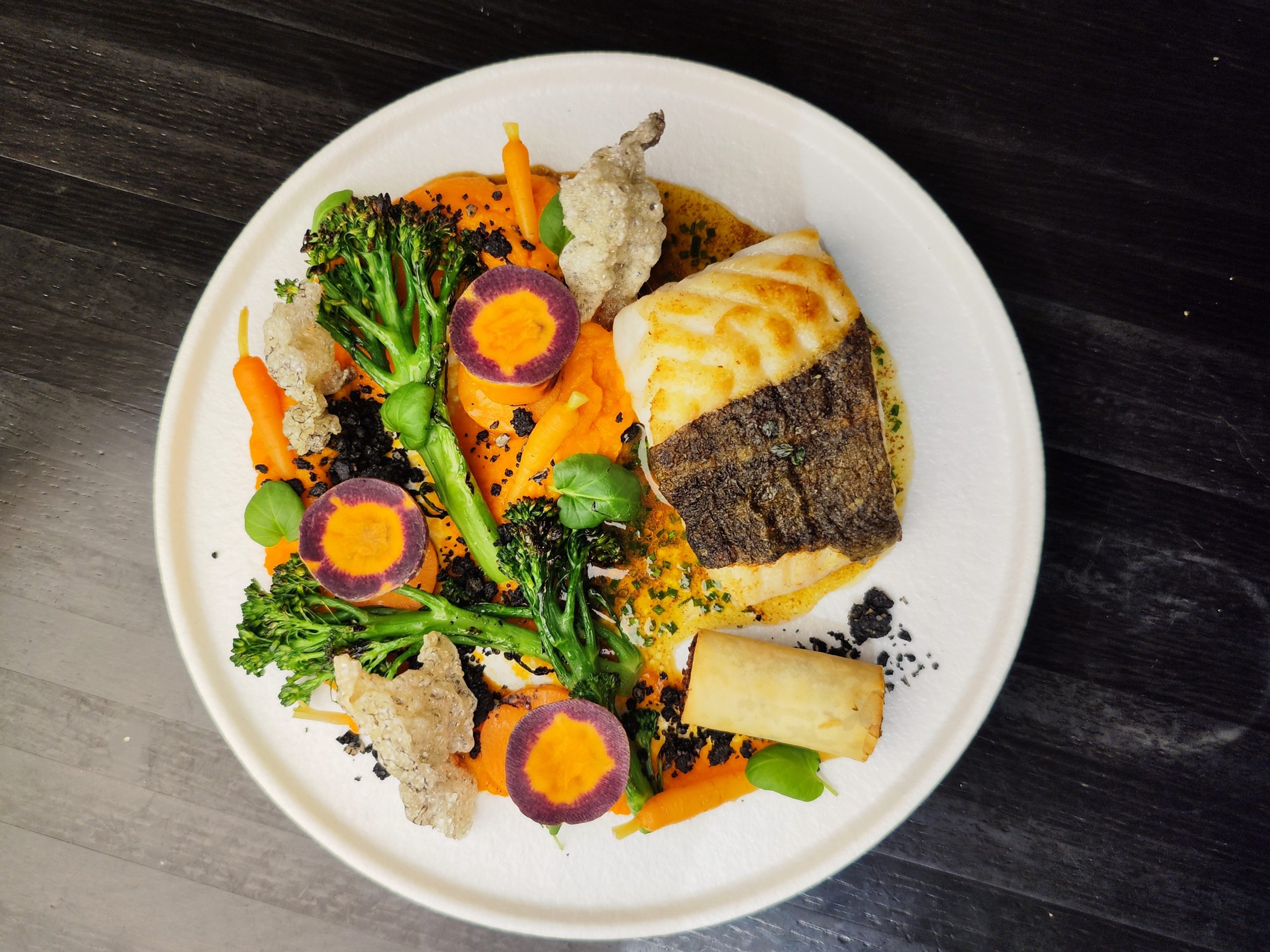 Pannestekt skrei med gulrot, ingefær, broccolini – Smak av kysten